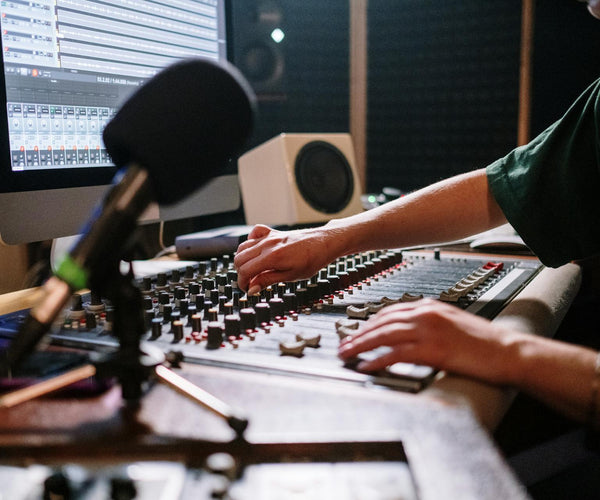 How to Use Sound Effects: A Comprehensive Guide – SYNERGY Sounds